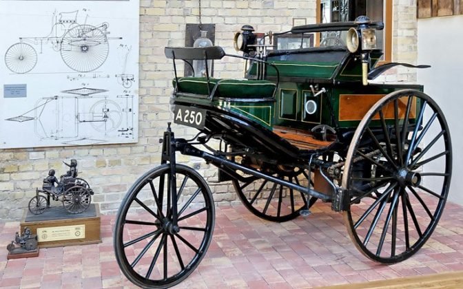 Mercedes-Benz Logo and Its History | LogoMyWay