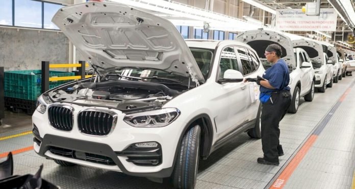 BMW logo and some history behind the car | LogoMyWay